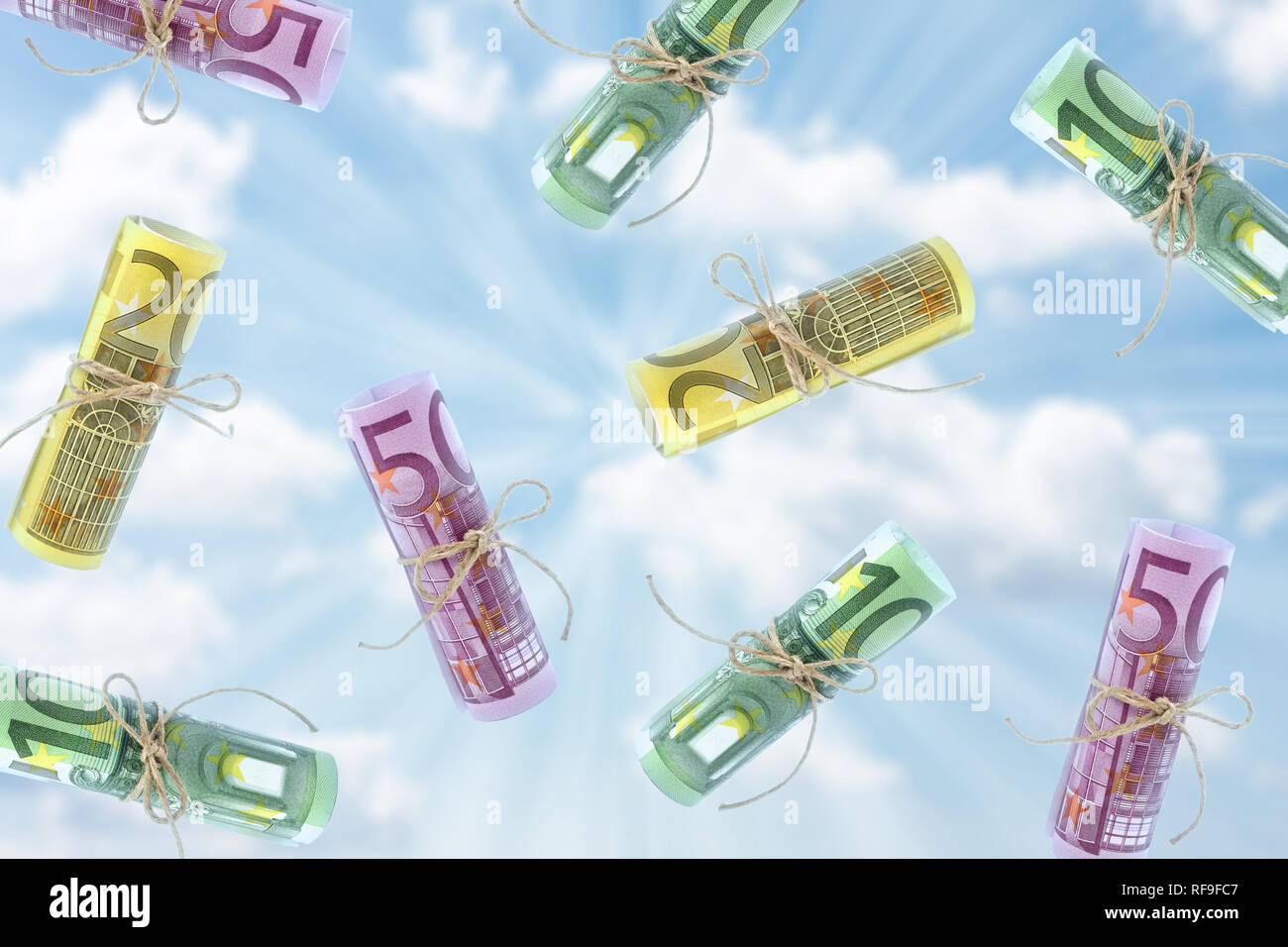 Hand hold 500 euro banknote hi-res stock photography and images - Alamy