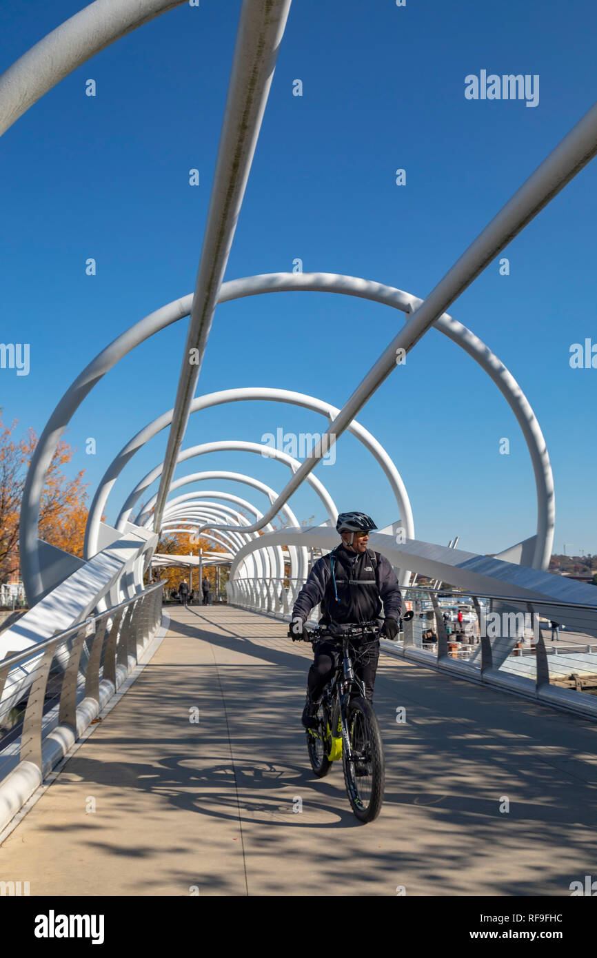 Washington, DC - A bicycle rider on the Anacostia Riverwalk Trail Stock ...