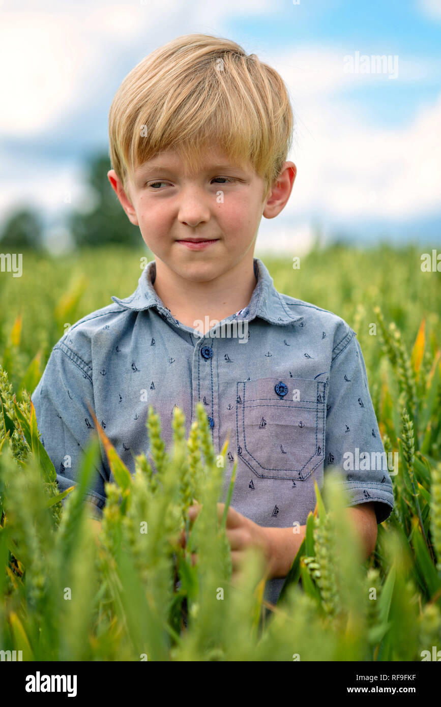 A small blond hi-res stock photography and images - Alamy