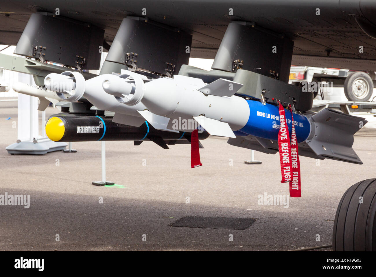 Missile pod hi-res stock photography and images - Alamy