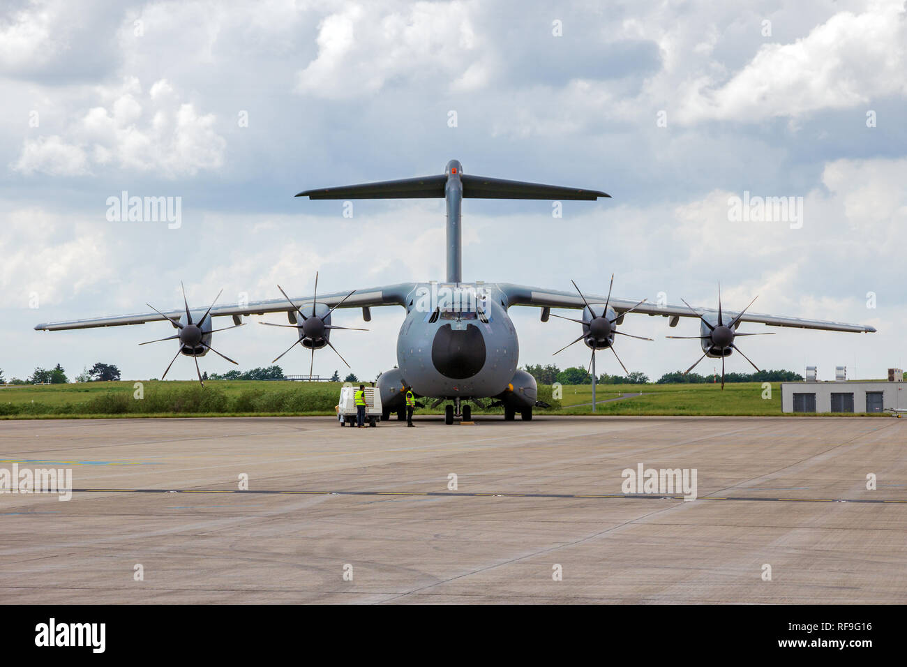 Military cargo plane hi-res stock photography and images - Alamy