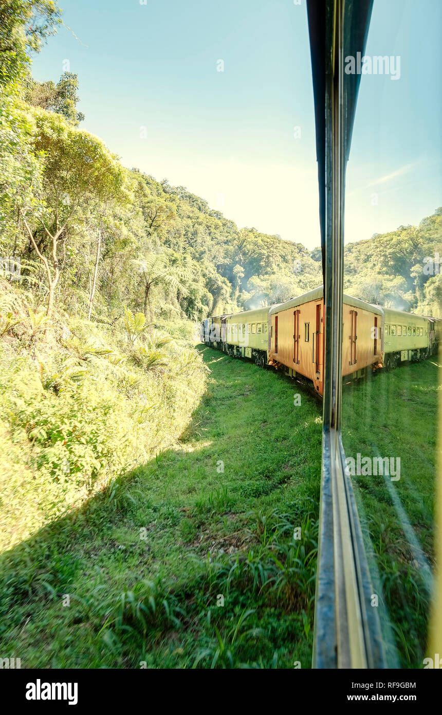 Vegetation at the side of a railway hi-res stock photography and images ...