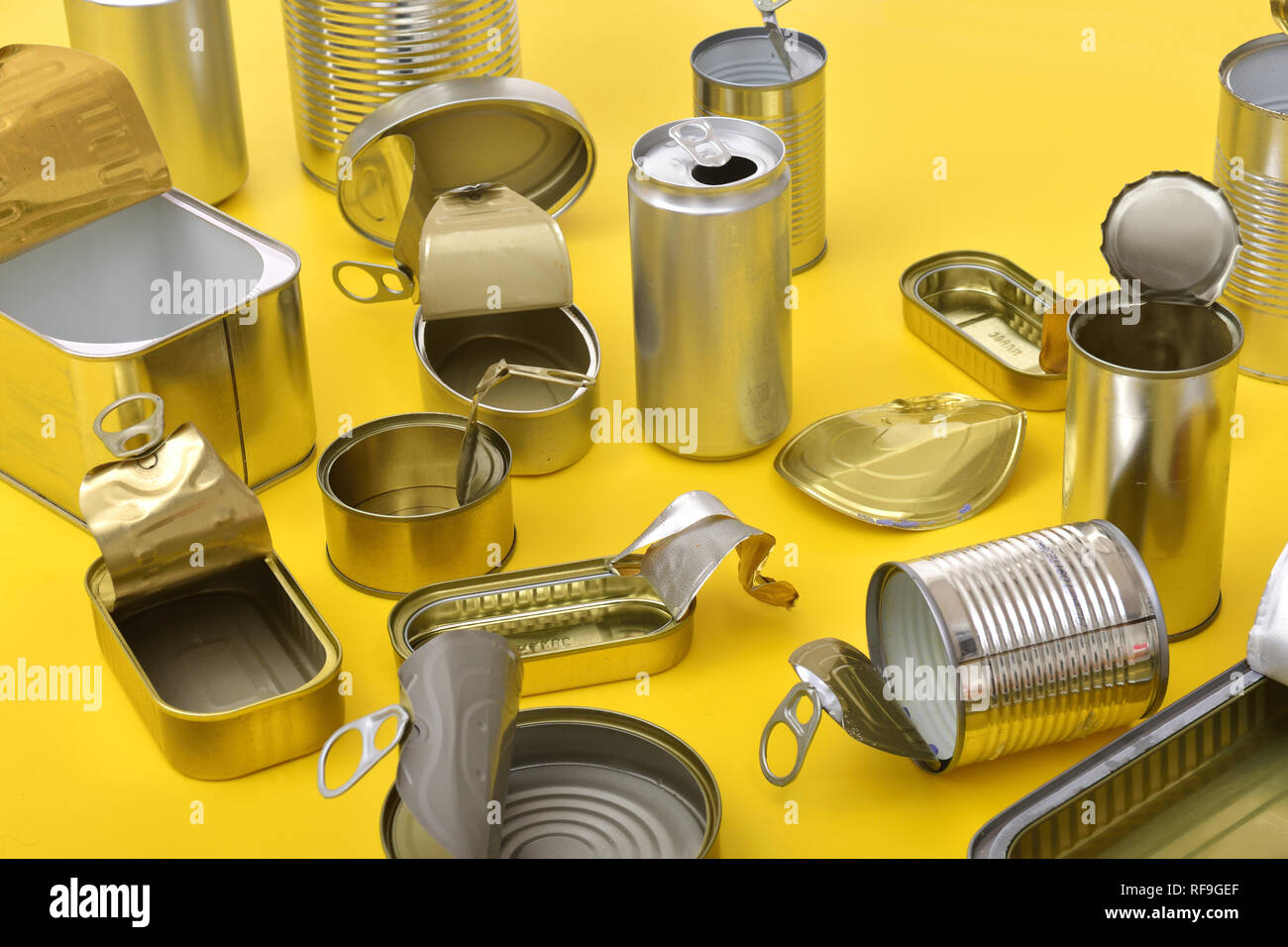 Aluminum can bottom view hi-res stock photography and images - Alamy