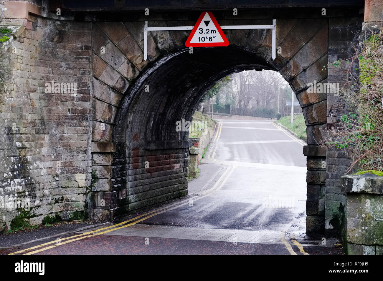 Maximum height sign hi-res stock photography and images - Alamy