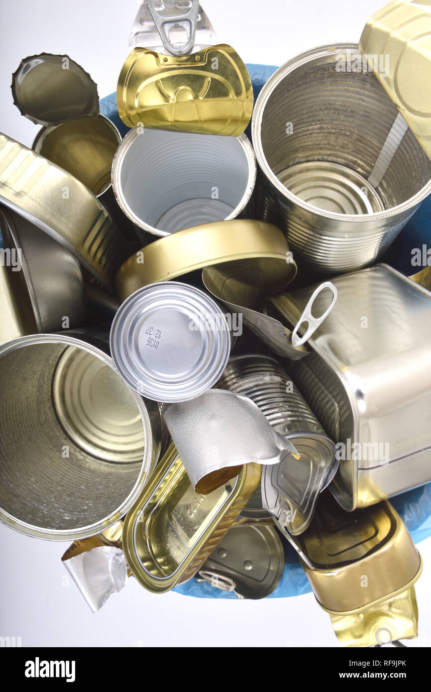 Metal rubbish trash can overflowing hi-res stock photography and images ...