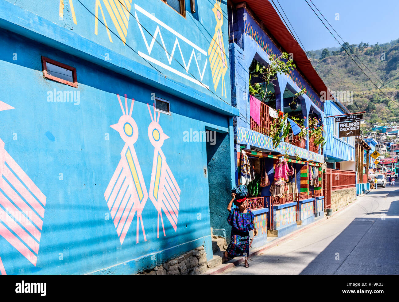 Lake atitlan guatemala maya people hi-res stock photography and images ...