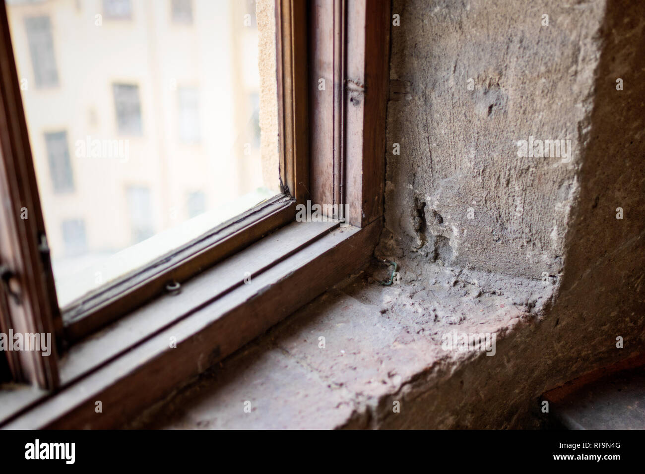 Old apartment building hi-res stock photography and images - Alamy