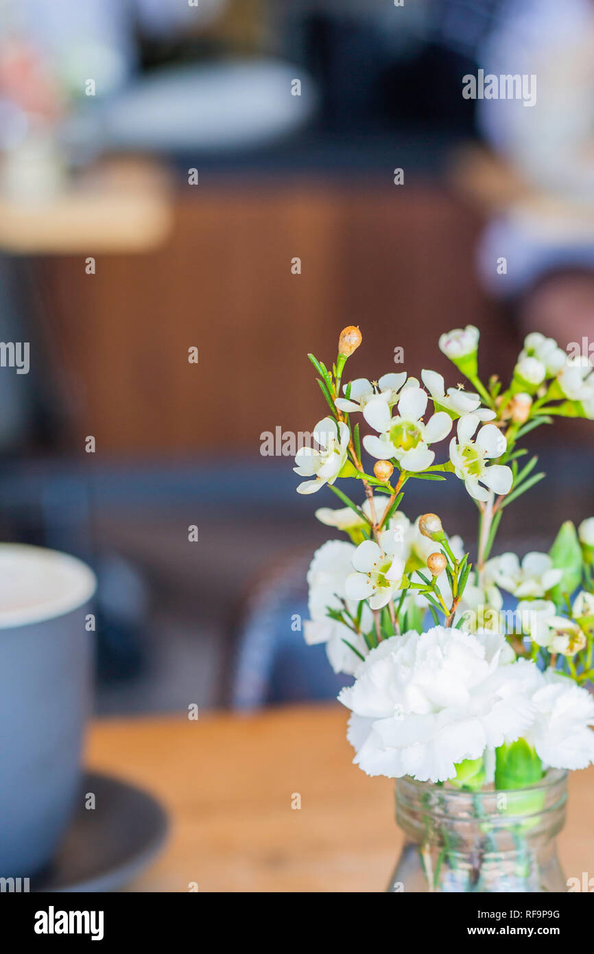 Flowers on a cafe table hi-res stock photography and images - Alamy