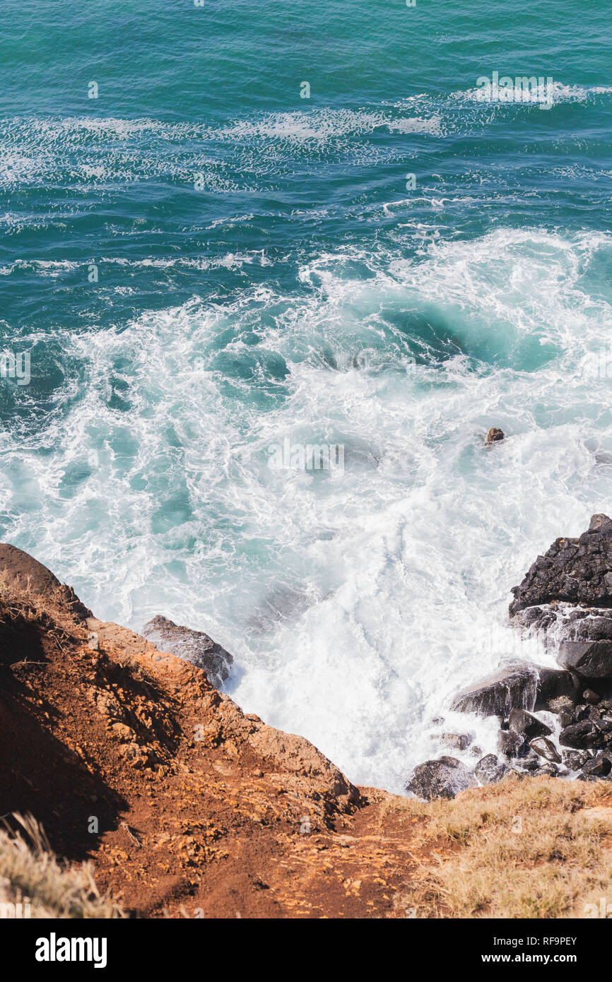 Waves crash on rocky shore hi-res stock photography and images - Alamy