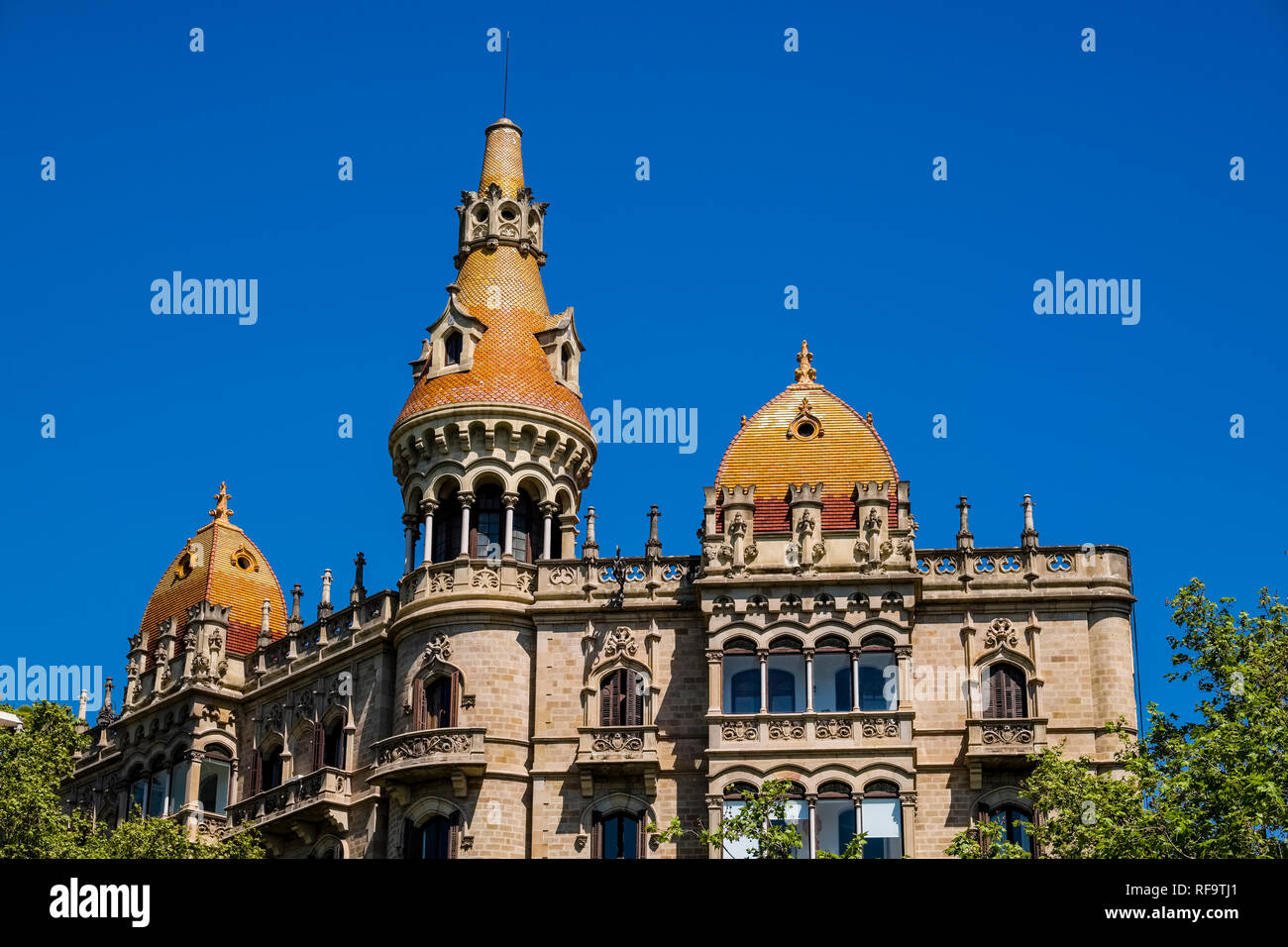Big building facade hi-res stock photography and images - Alamy