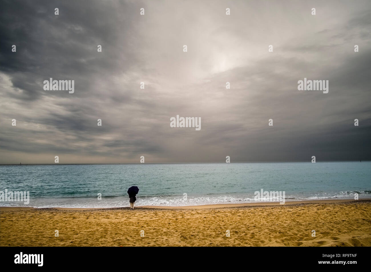 Empty sea shore sand hi-res stock photography and images - Alamy