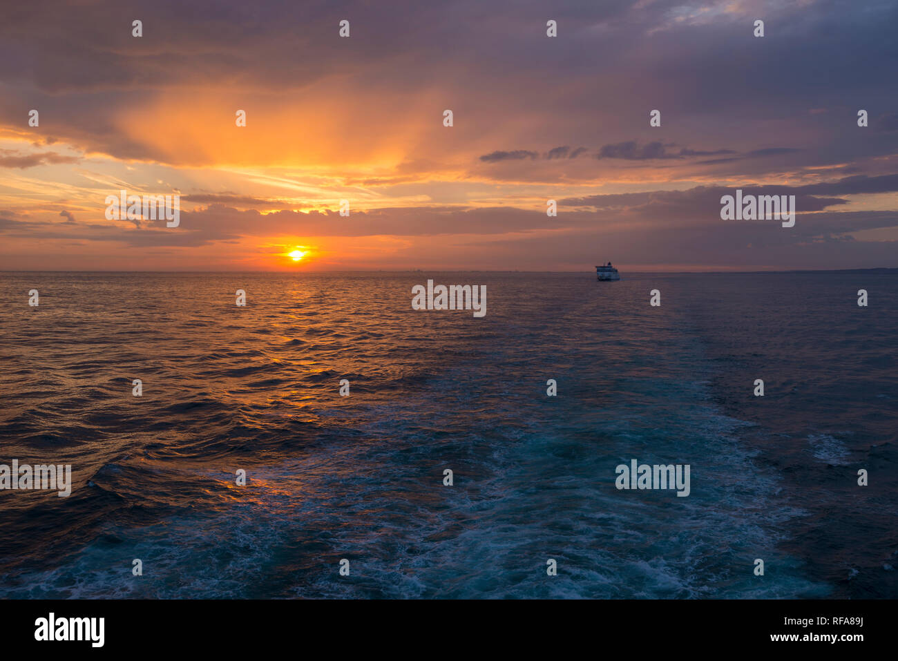 Dover calais ferry crossing hi-res stock photography and images - Alamy