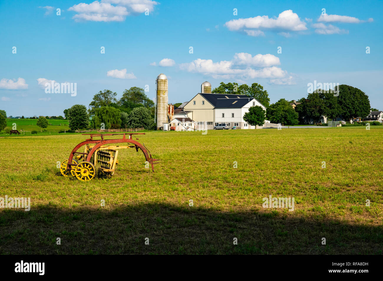 Amish farming equipment hi-res stock photography and images - Alamy