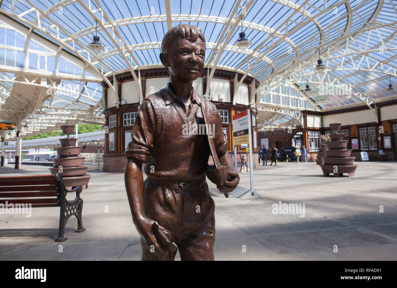 Edwardian train hi-res stock photography and images - Alamy