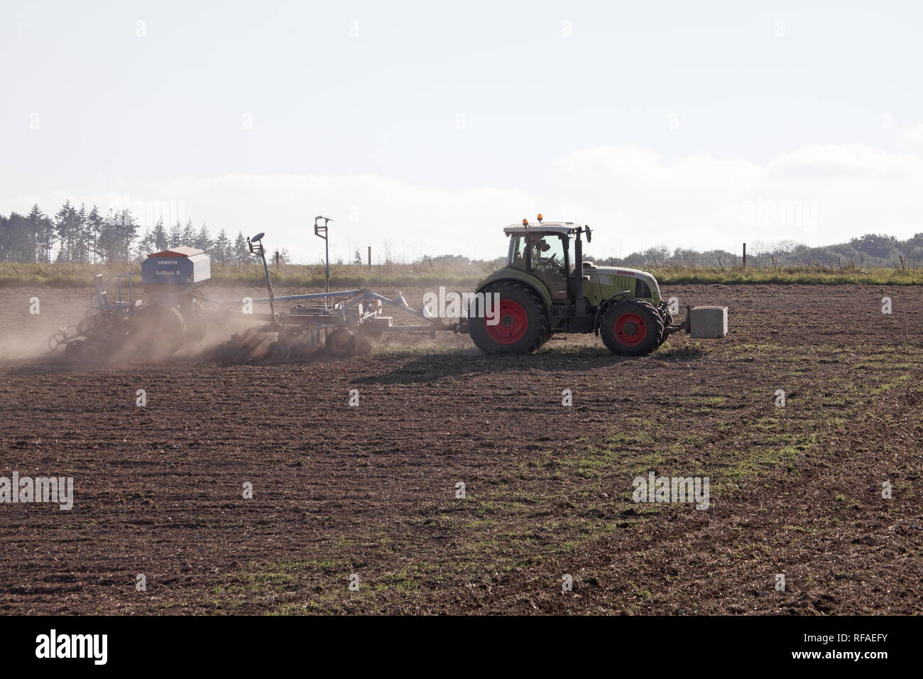 England autumn wheat drilling hi-res stock photography and images - Alamy