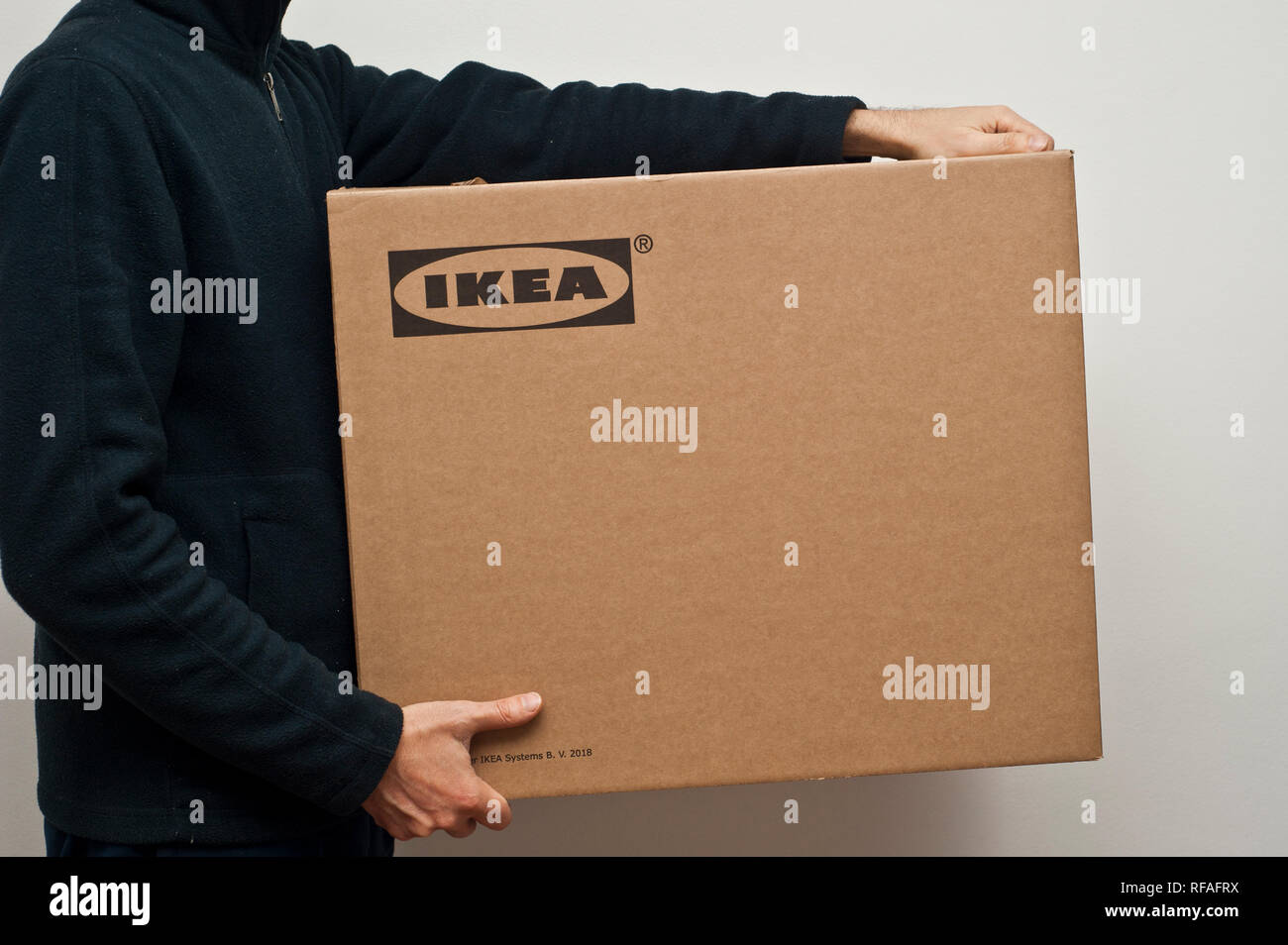 Man holding a box hi-res stock photography and images - Alamy