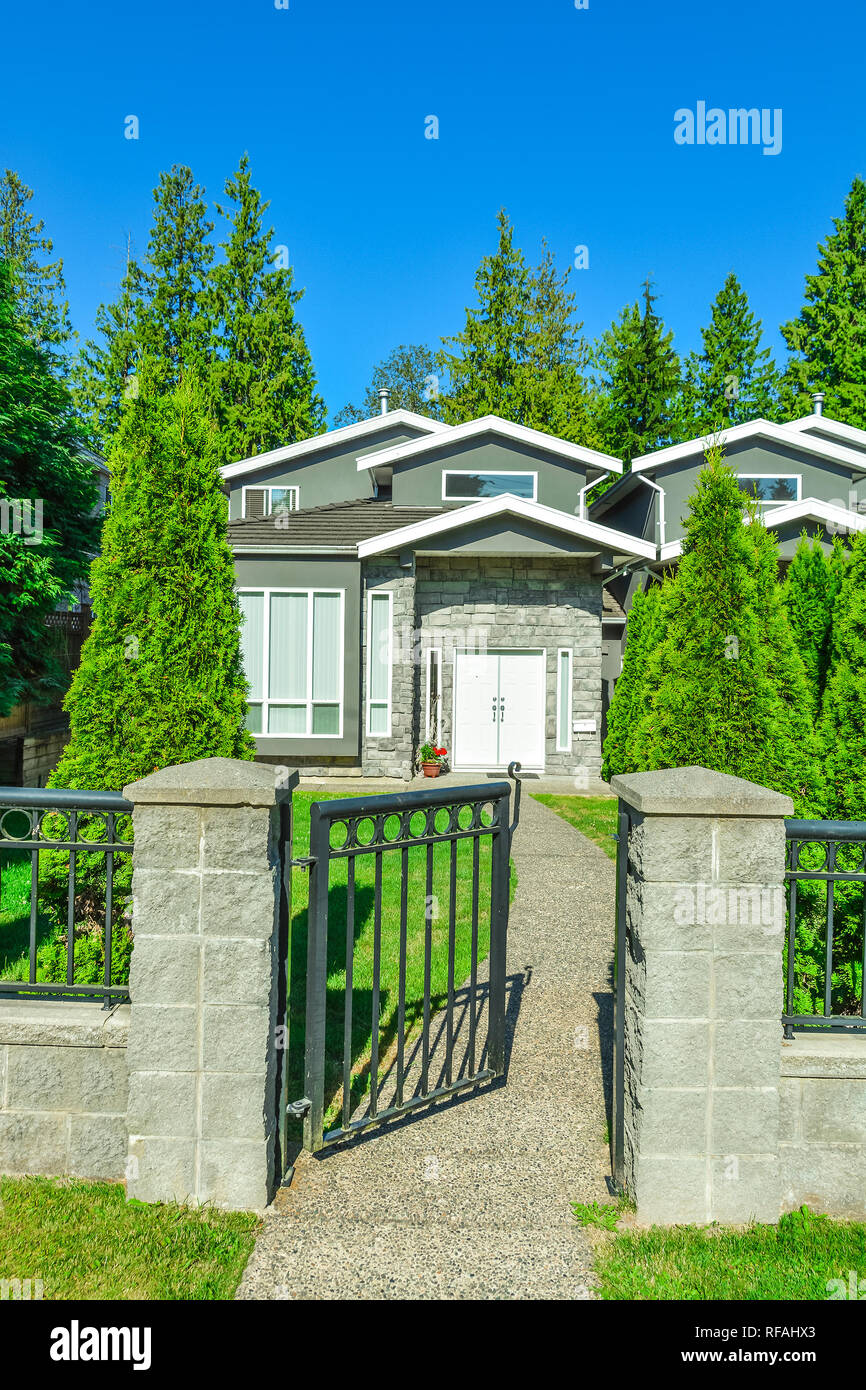 House Front Elevation With Gate