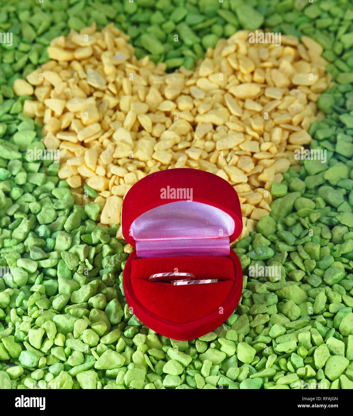 Gold wedding rings heart card hi-res stock photography and images - Alamy