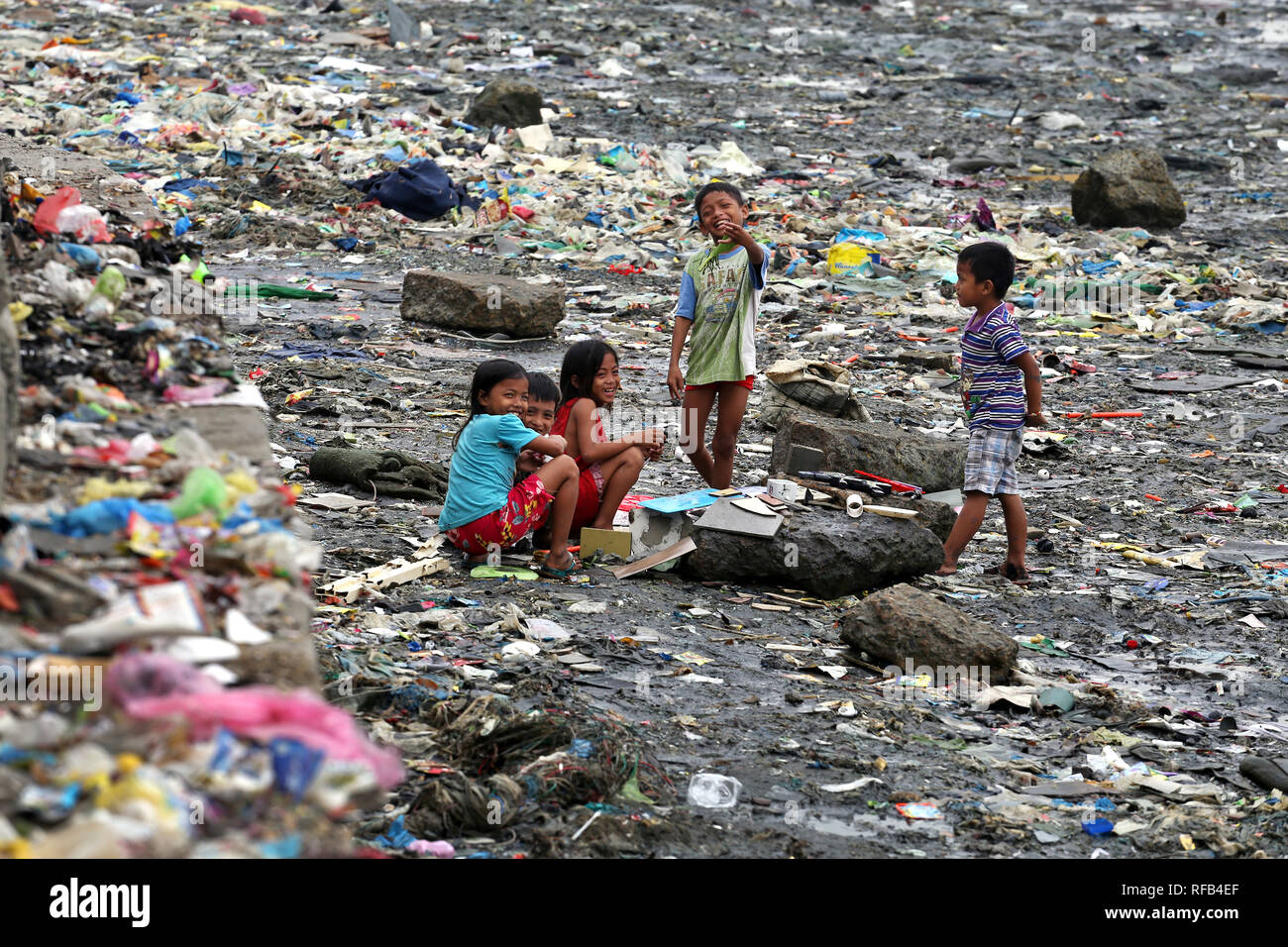 Manila, Philippines. 25th Jan, 2019. Several children are playing in ...