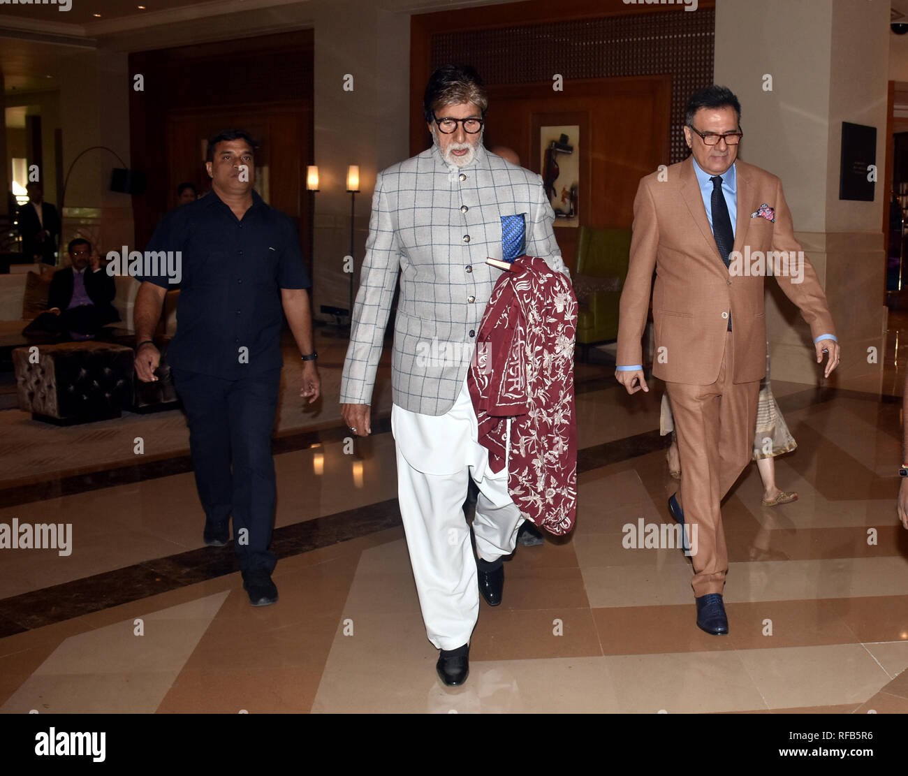 Mumbai, India. 24th Jan, 2019. Actor Boman Irani (R) with actor Amitabh ...