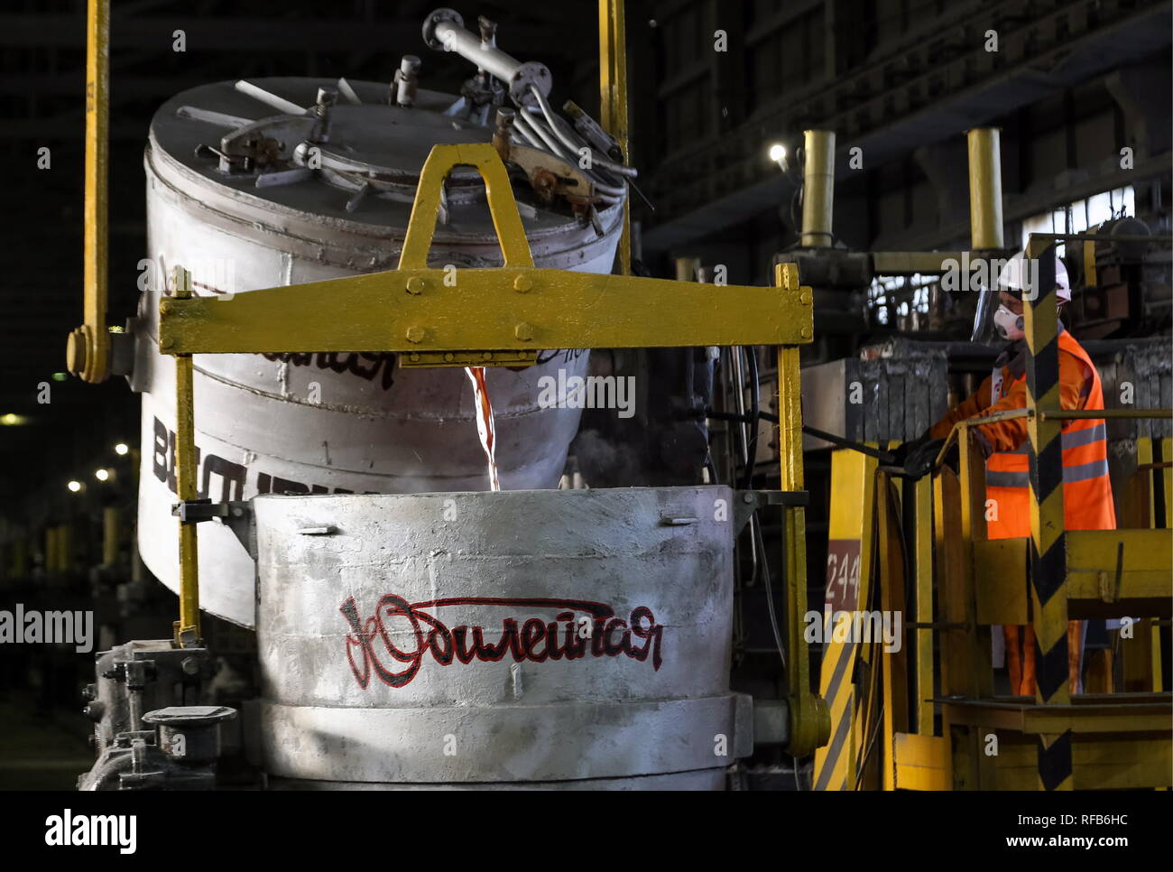 Aluminium Smelter Worker High Resolution Stock Photography and Images ...