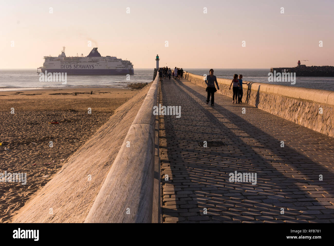 Dfds ferry dover hi-res stock photography and images - Alamy