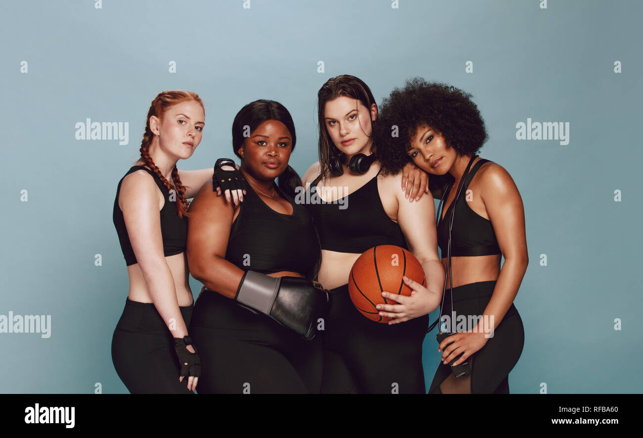 Young women with boxing gloves hi-res stock photography and images - Alamy