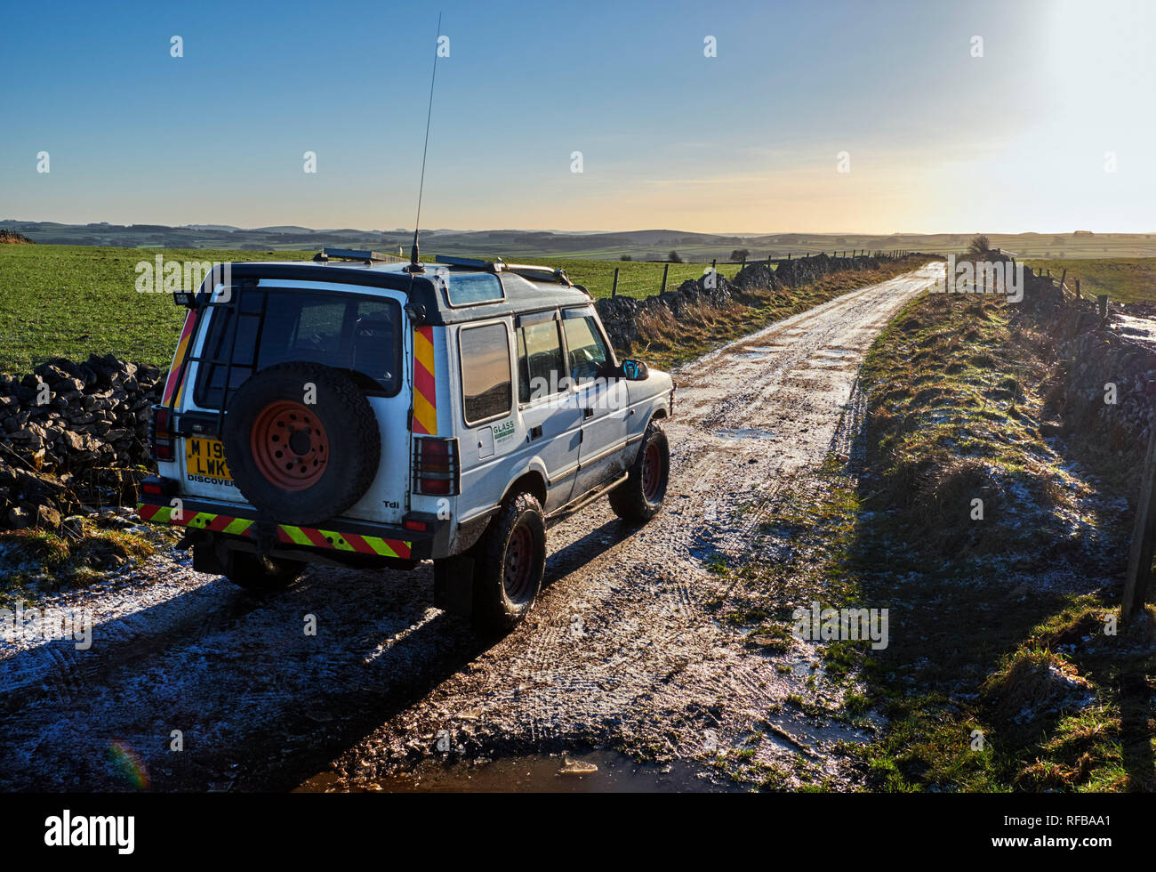 Land rover boat hi-res stock photography and images - Alamy