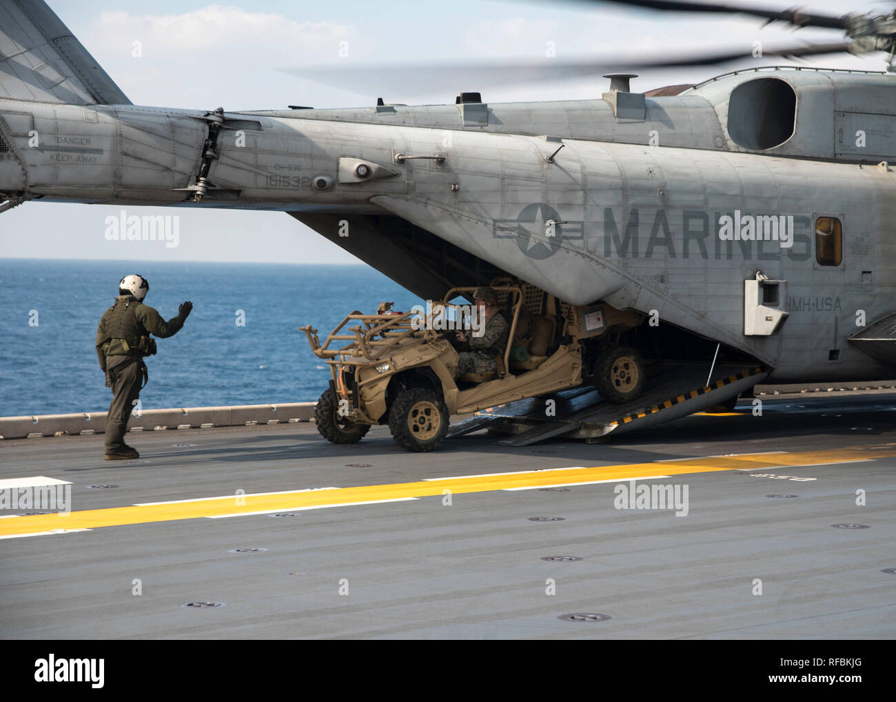 190124-N-SA412-1277 EAST CHINA SEA (Jan 24, 2019) -- Marines load an ...
