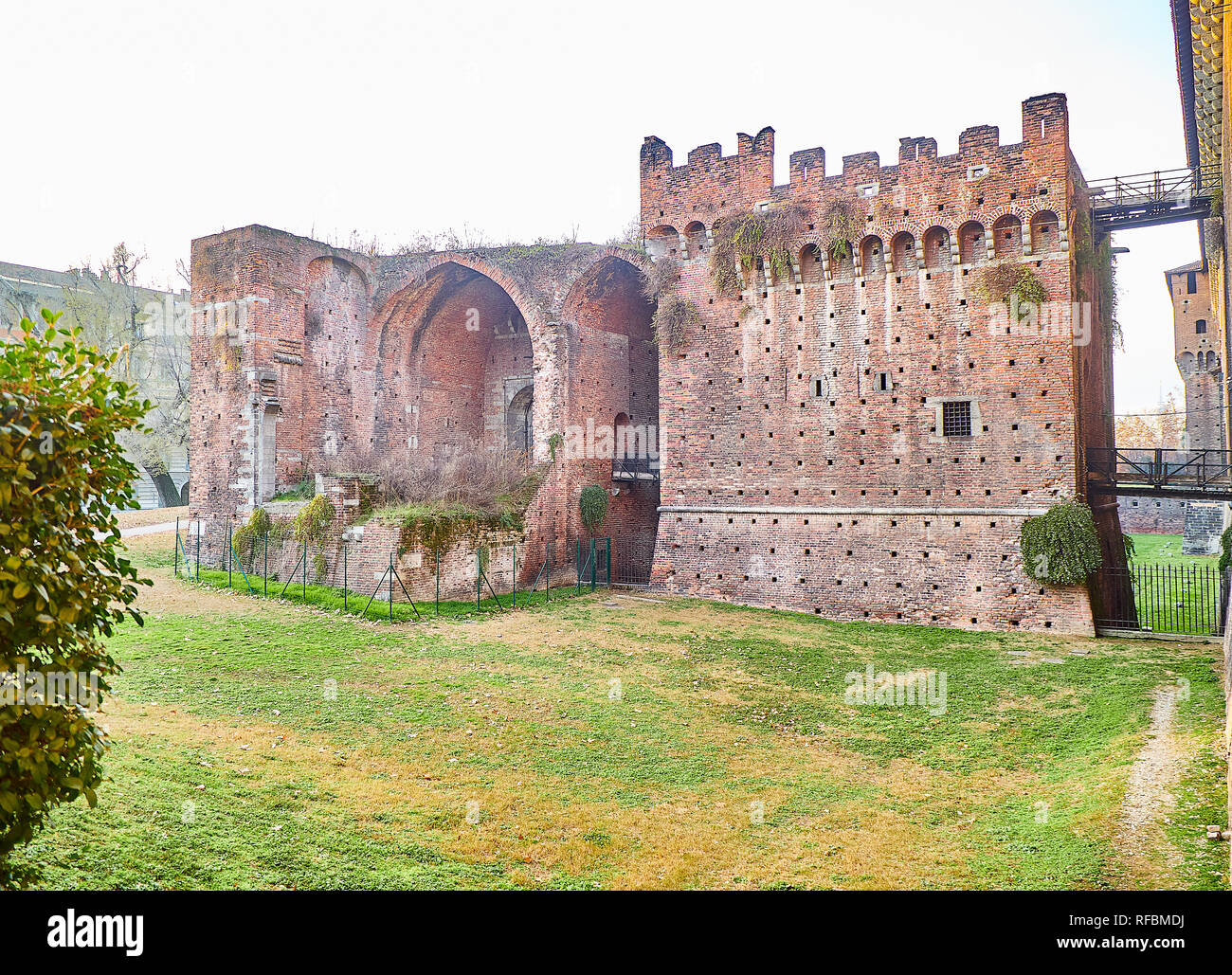 Merlon castle hi-res stock photography and images - Alamy