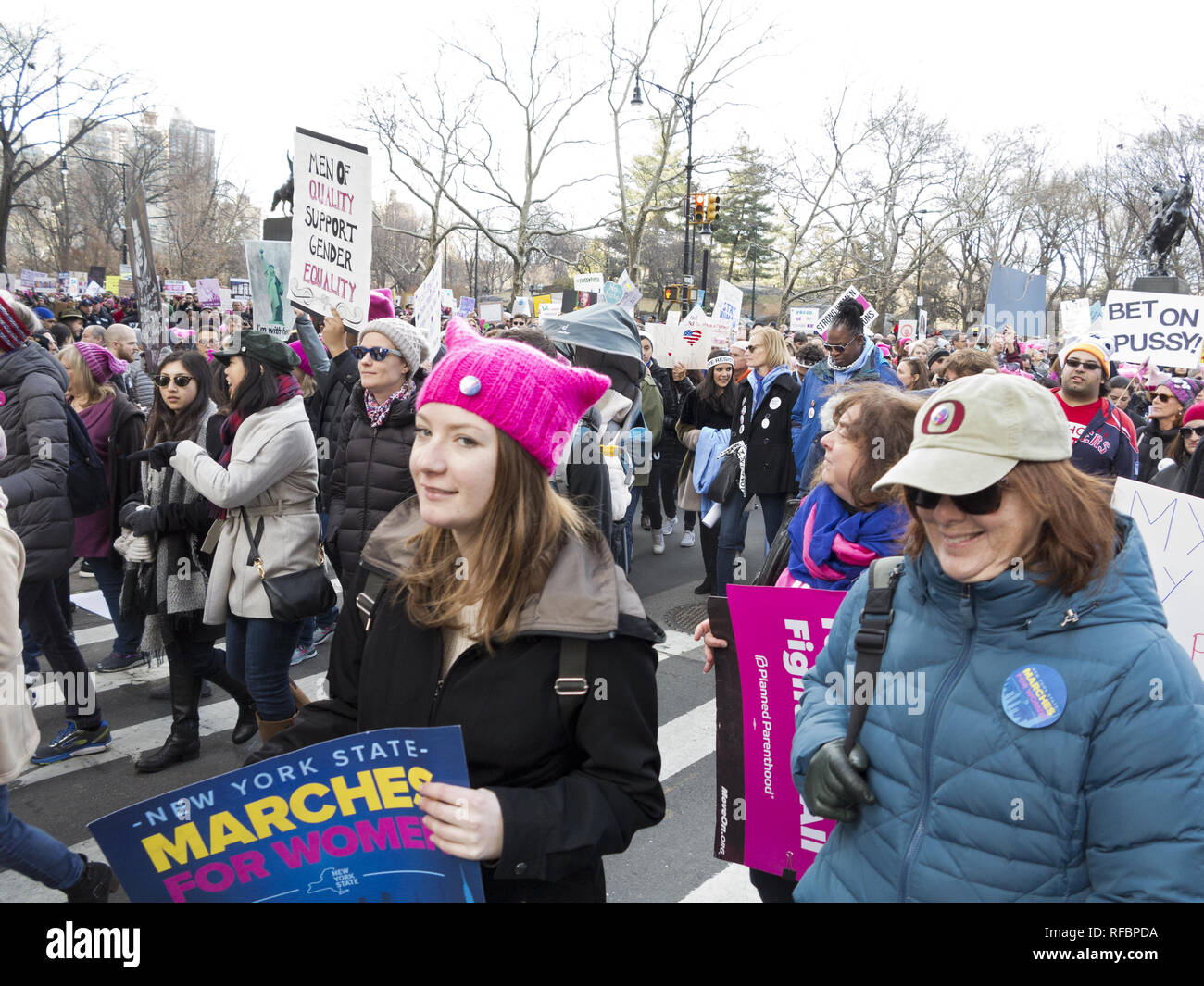 Hundreds of thousands of New Yorkers attended the Women's March in New ...