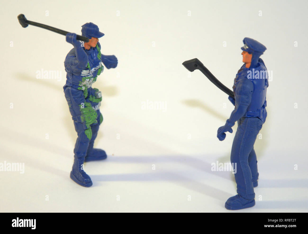 Children's plastic soldiers, two figures of policemen in uniform with ...
