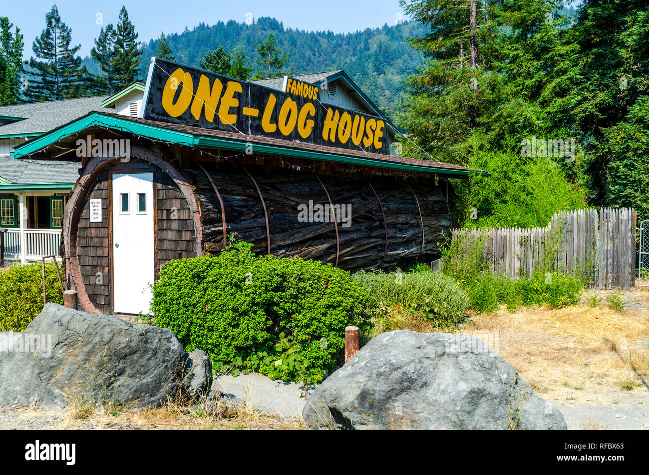 Redwood house hi-res stock photography and images - Alamy