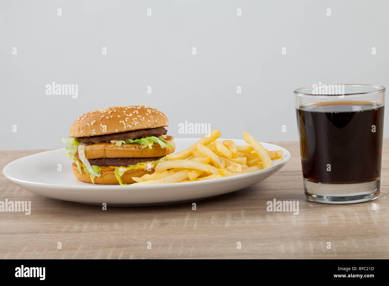 Hamburger french fries coke on hi-res stock photography and images - Alamy