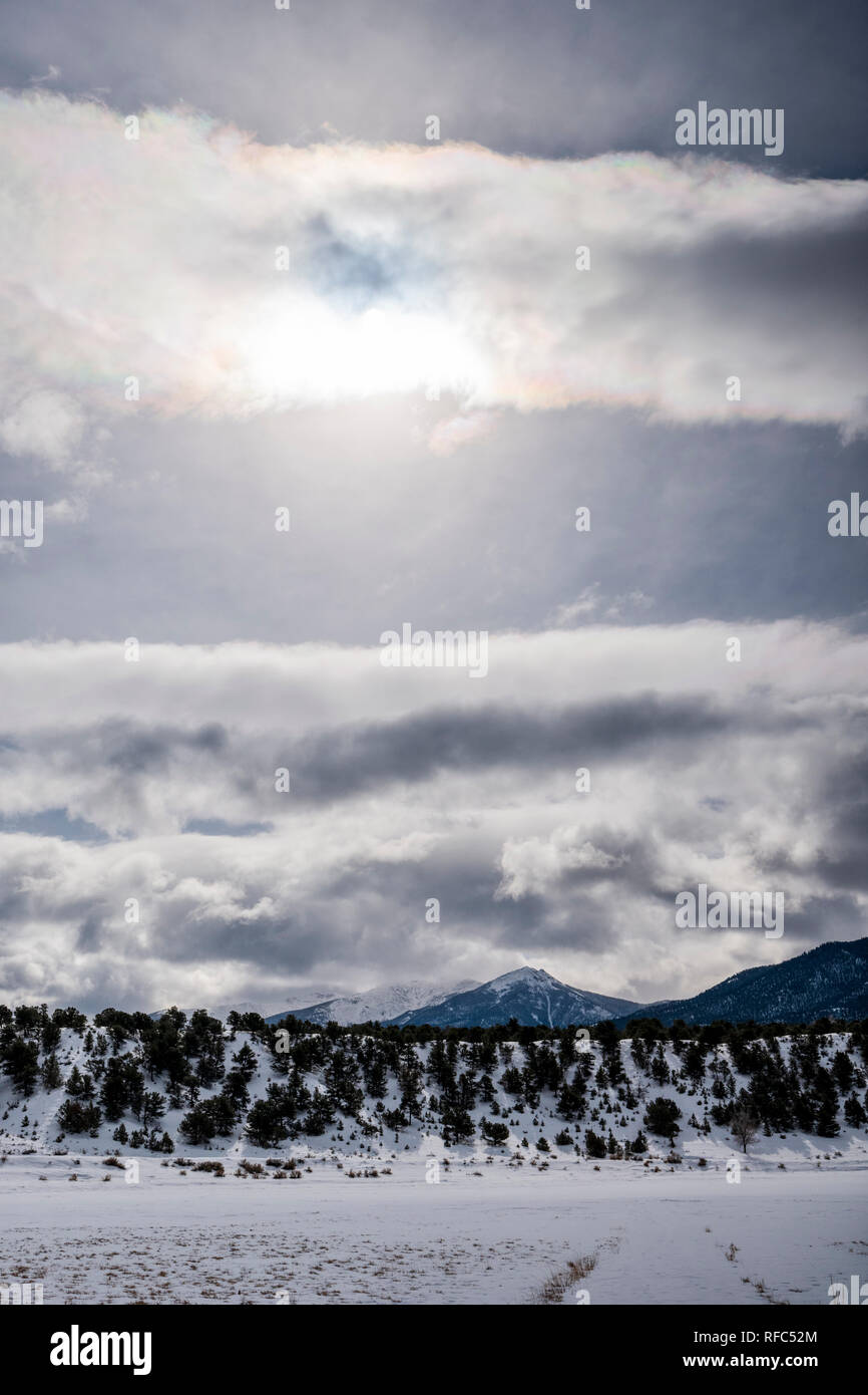 Bright sunny winter sky hi-res stock photography and images - Alamy