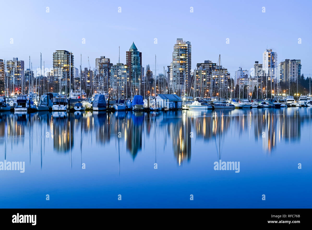 Skyline of vancouver with coal harbour hi-res stock photography and ...