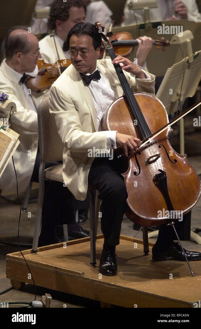 Yo yo ma hi-res stock photography and images - Alamy