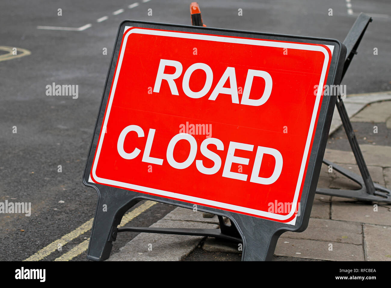 Road closed red sign for construction works Stock Photo - Alamy