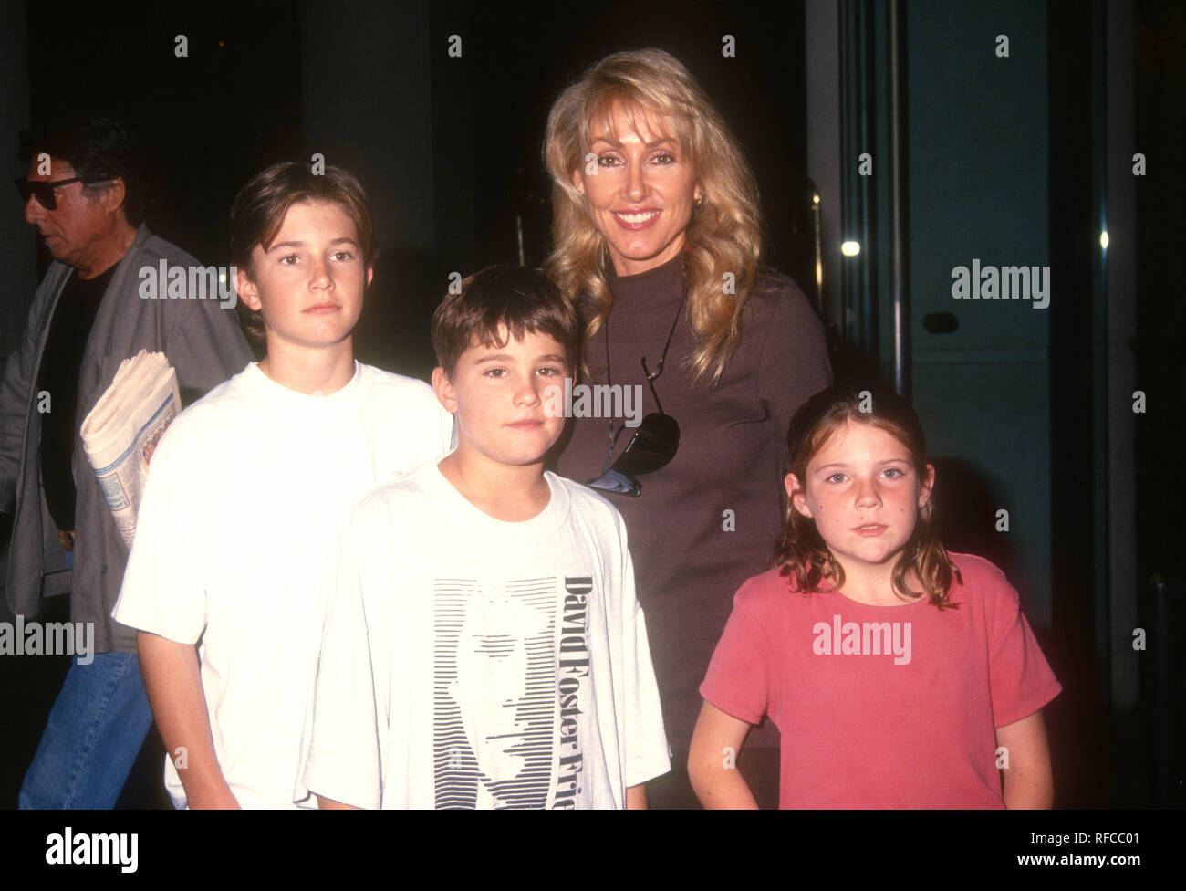 BEVERLY HILLS, CA - NOVEMBER 5: Songwriter Linda Thompson and sons ...