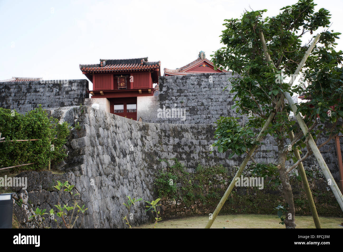 Shuri castle gate hi-res stock photography and images - Alamy