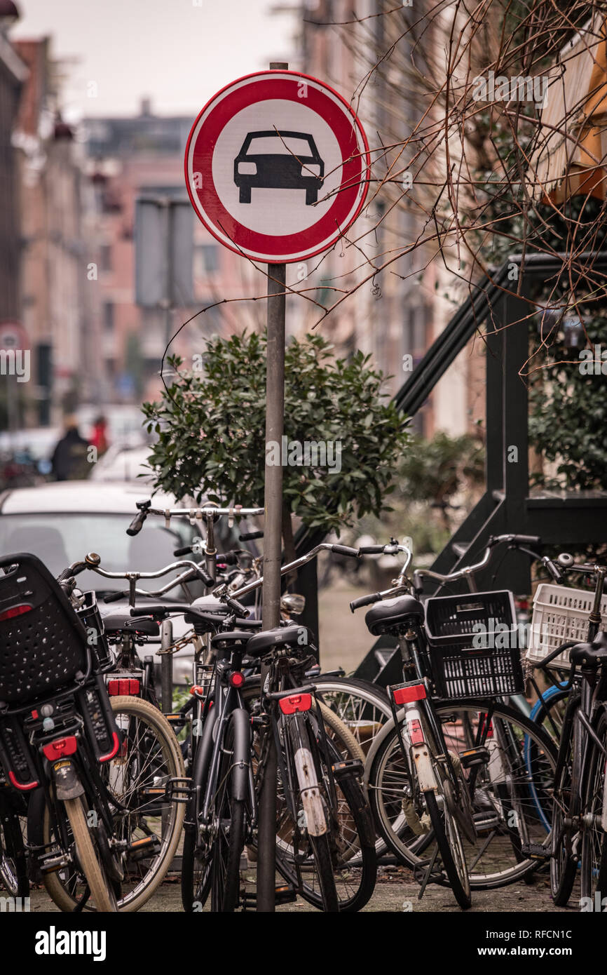 No cars sign hi-res stock photography and images - Alamy