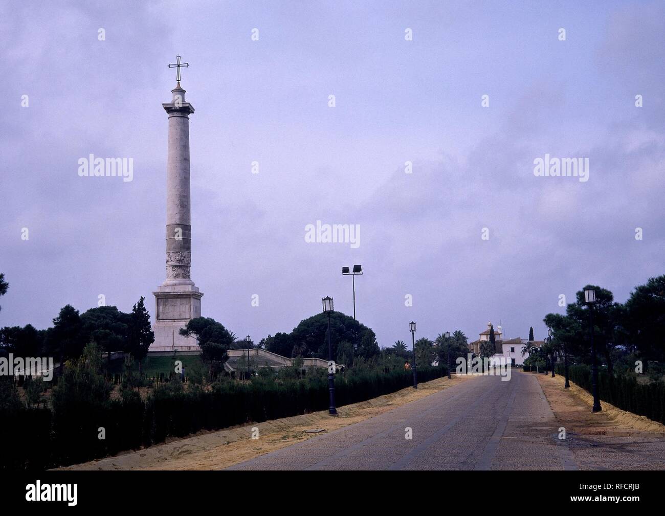 MONUMENTO 4 CENTENARIO DESCUBRIMIENTO. Location: MONASTERIO DE LA ...