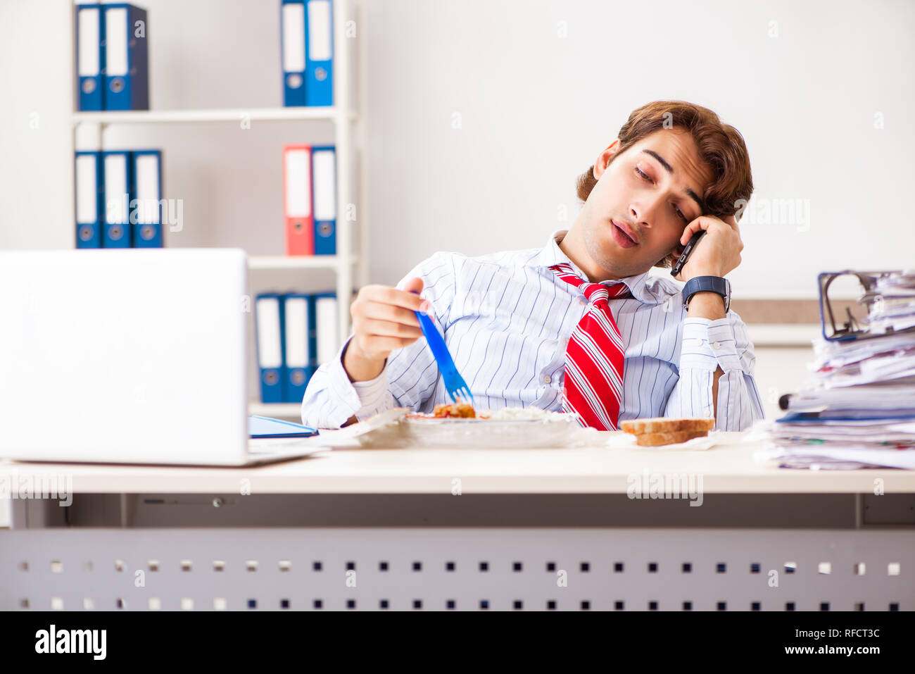 Man having meal at work during break Stock Photo - Alamy