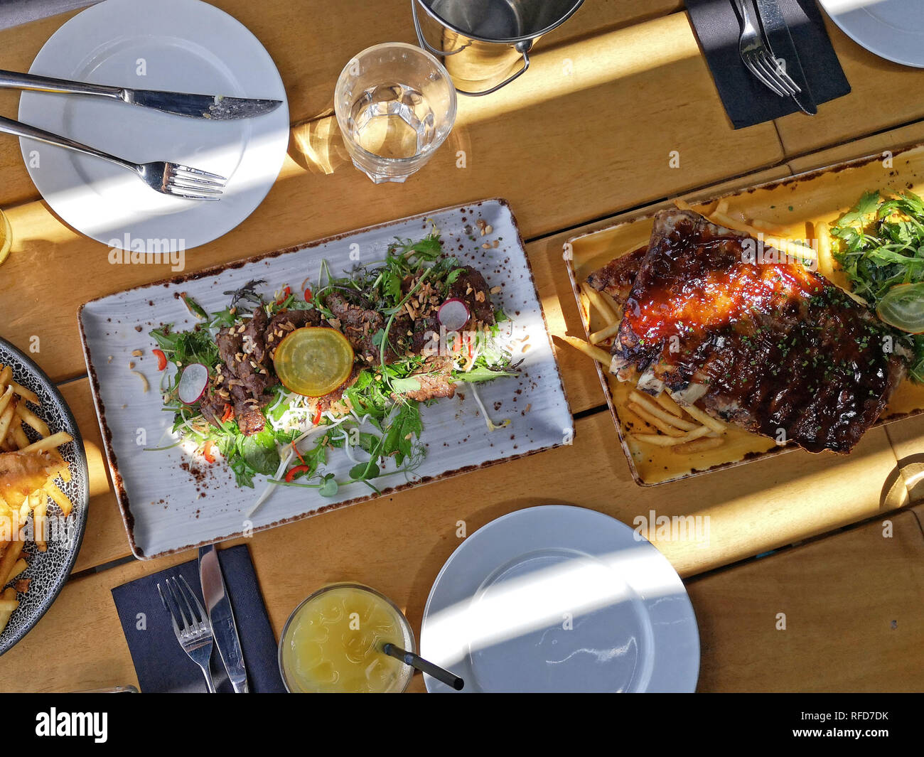 Beach food resturant seafood hi-res stock photography and images - Alamy