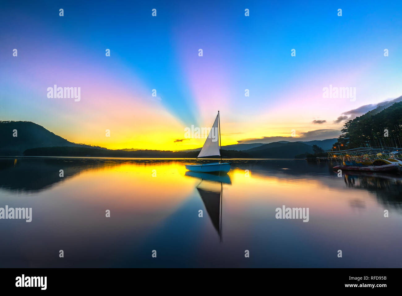 Sun reflecting off water surface hi-res stock photography and images ...