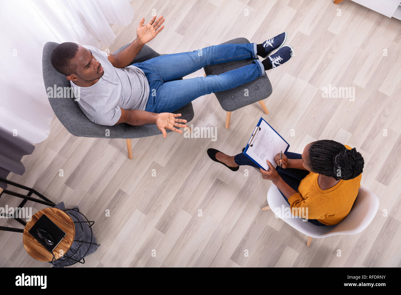 Psychologist chair hi-res stock photography and images - Alamy