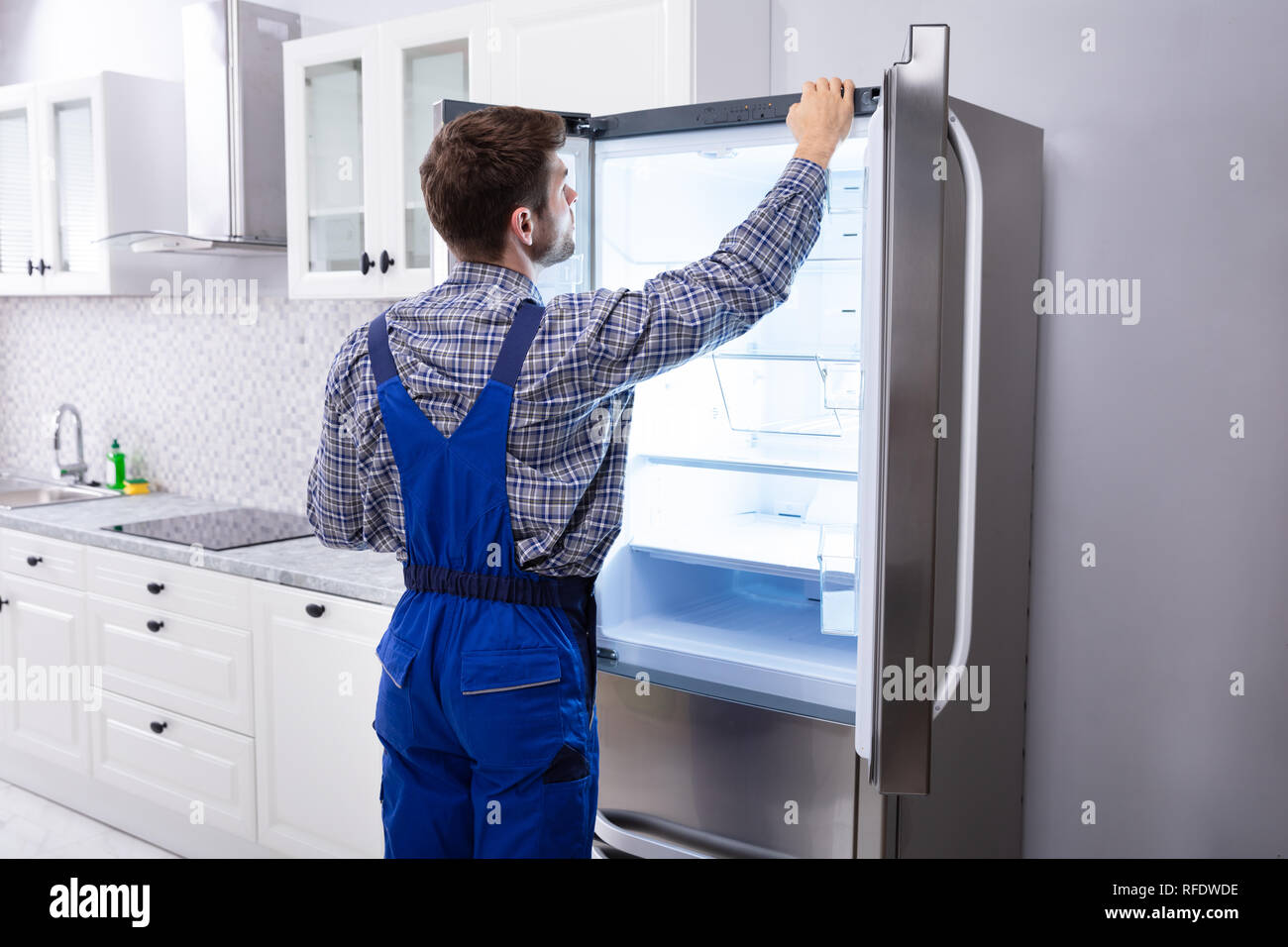 Checking temperature freezer hi-res stock photography and images - Alamy