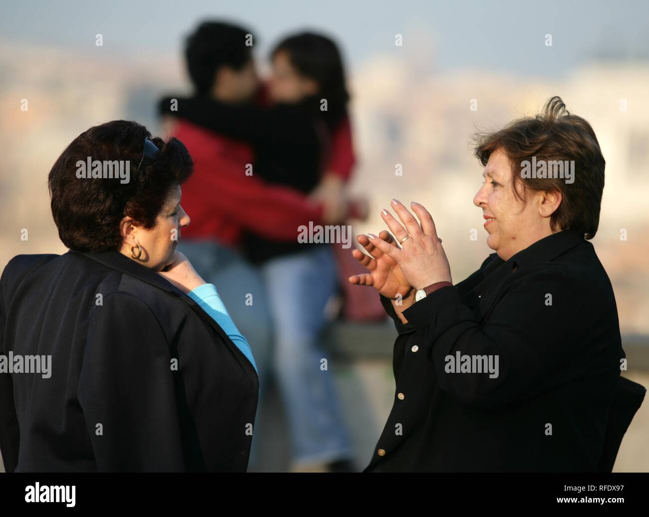 Two italian women hi-res stock photography and images - Alamy