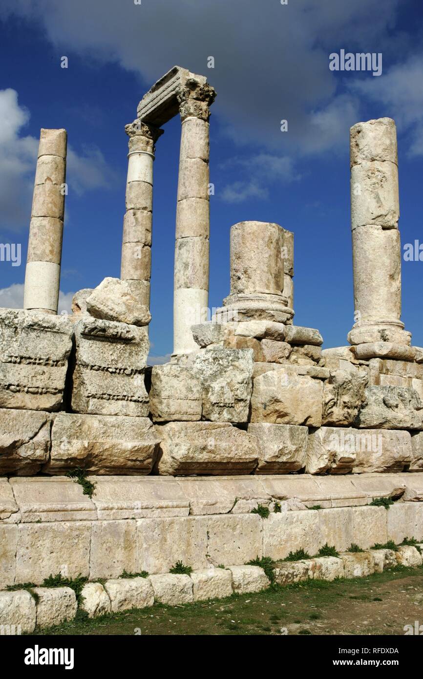Columns of the roman Hercules temple, Amman, Jordan Stock Photo - Alamy