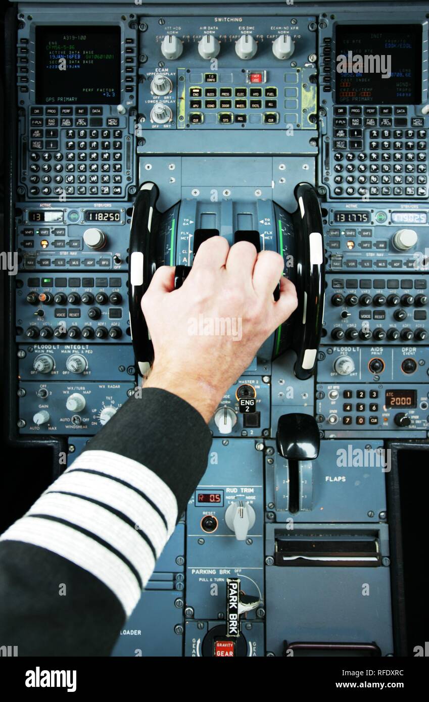 Airbus a319 interior hi-res stock photography and images - Alamy